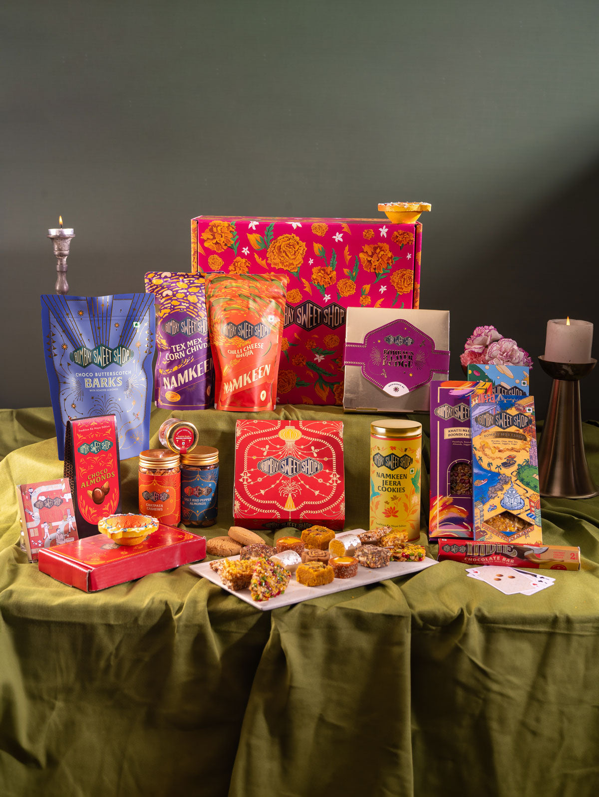 Send Food Gift Hampers Pan India | Best Chocolate and Namkeen Hamper ...